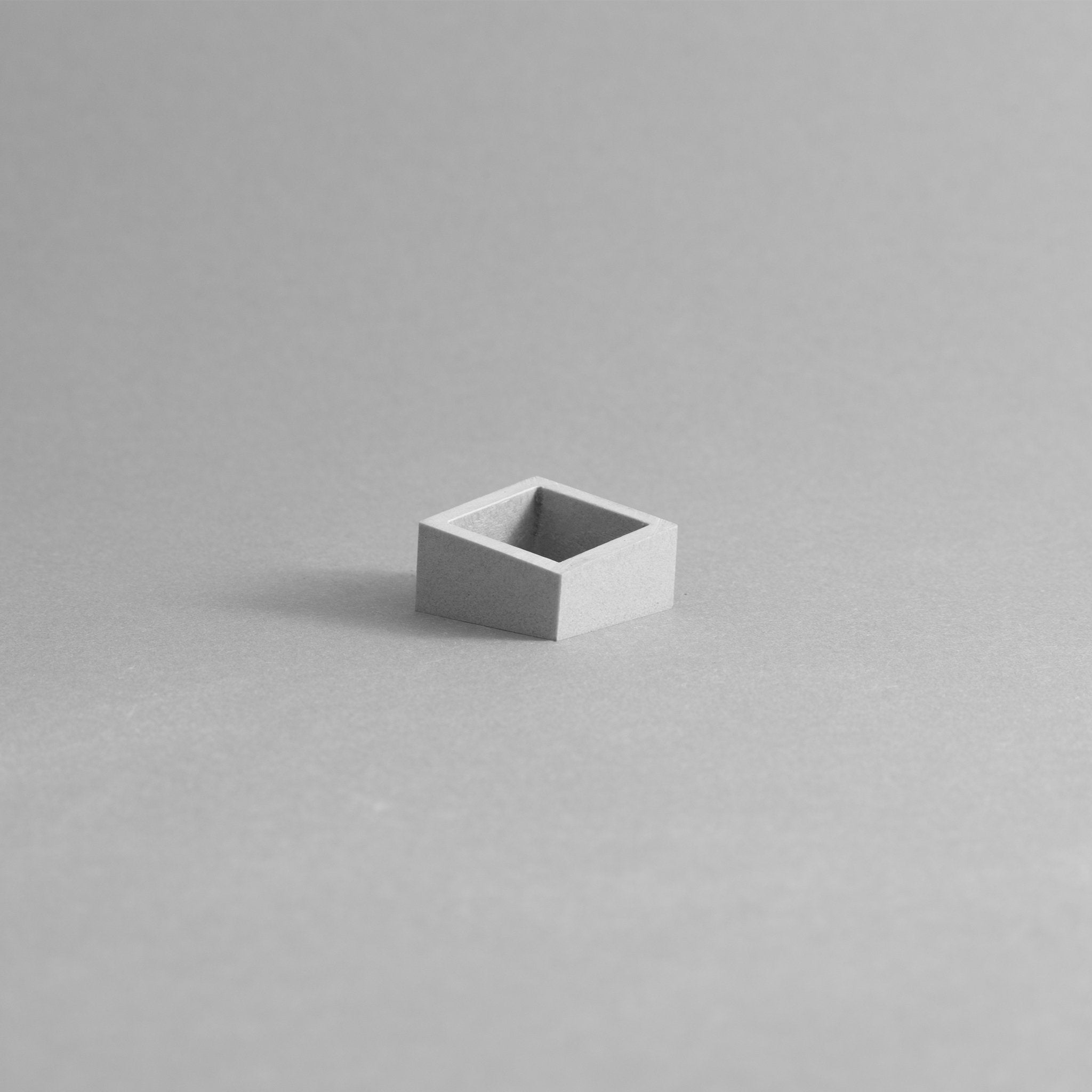 CONCRETE SQUARE RING, GREY – Urban Olive Design